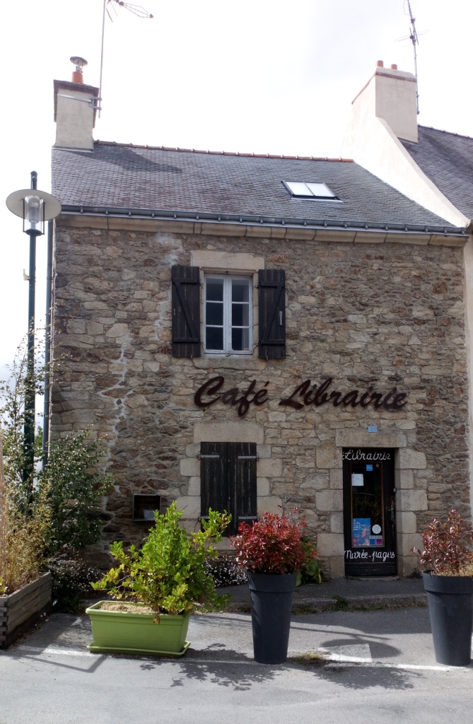 De la Rue Principale à la Place de la Mairie